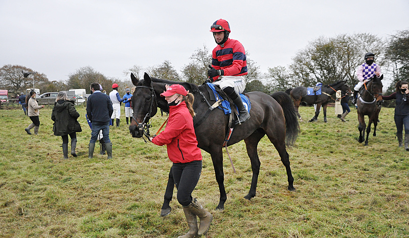 Biddick Reflects As Porlock Bay Takes Holiday Weatherbys Point To Point Weatherbys Point To Point
